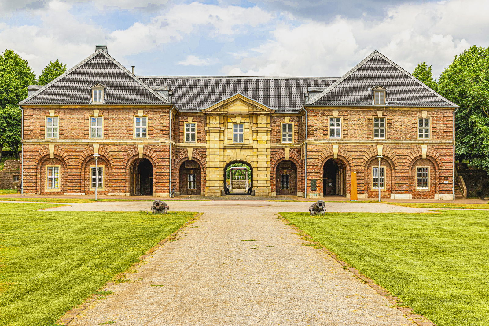 Bike tour along the Rhine from Cologne to Arnhem | Cycling Holidays